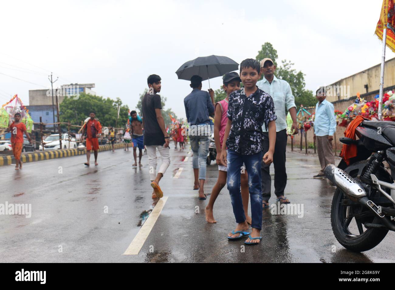 GHAZIABAD, INDIA - JULY 2019: A hindu devotee carrying kanwar on their ...