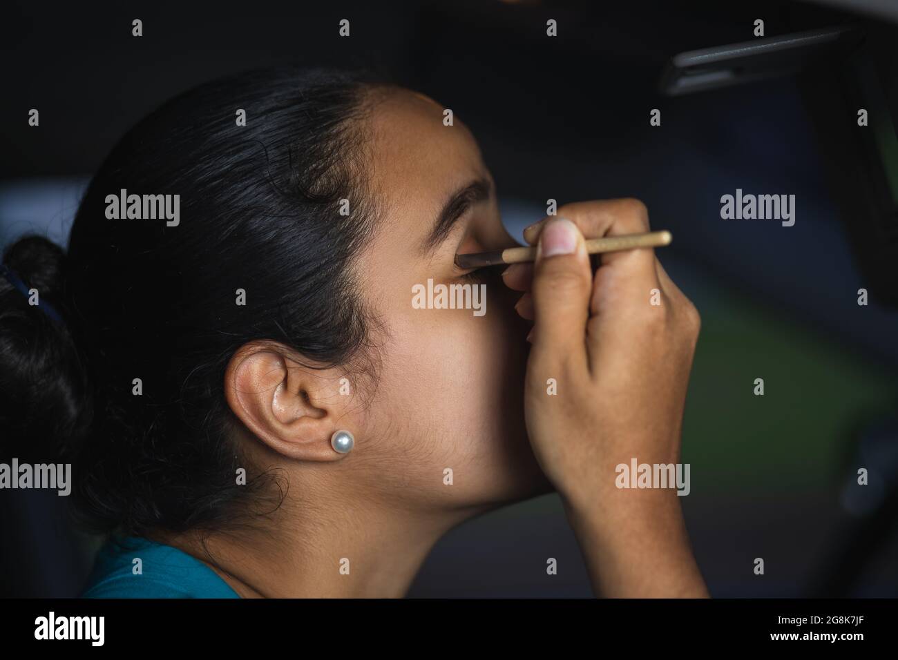 Young woman driving applying makeup hi-res stock photography and images ...