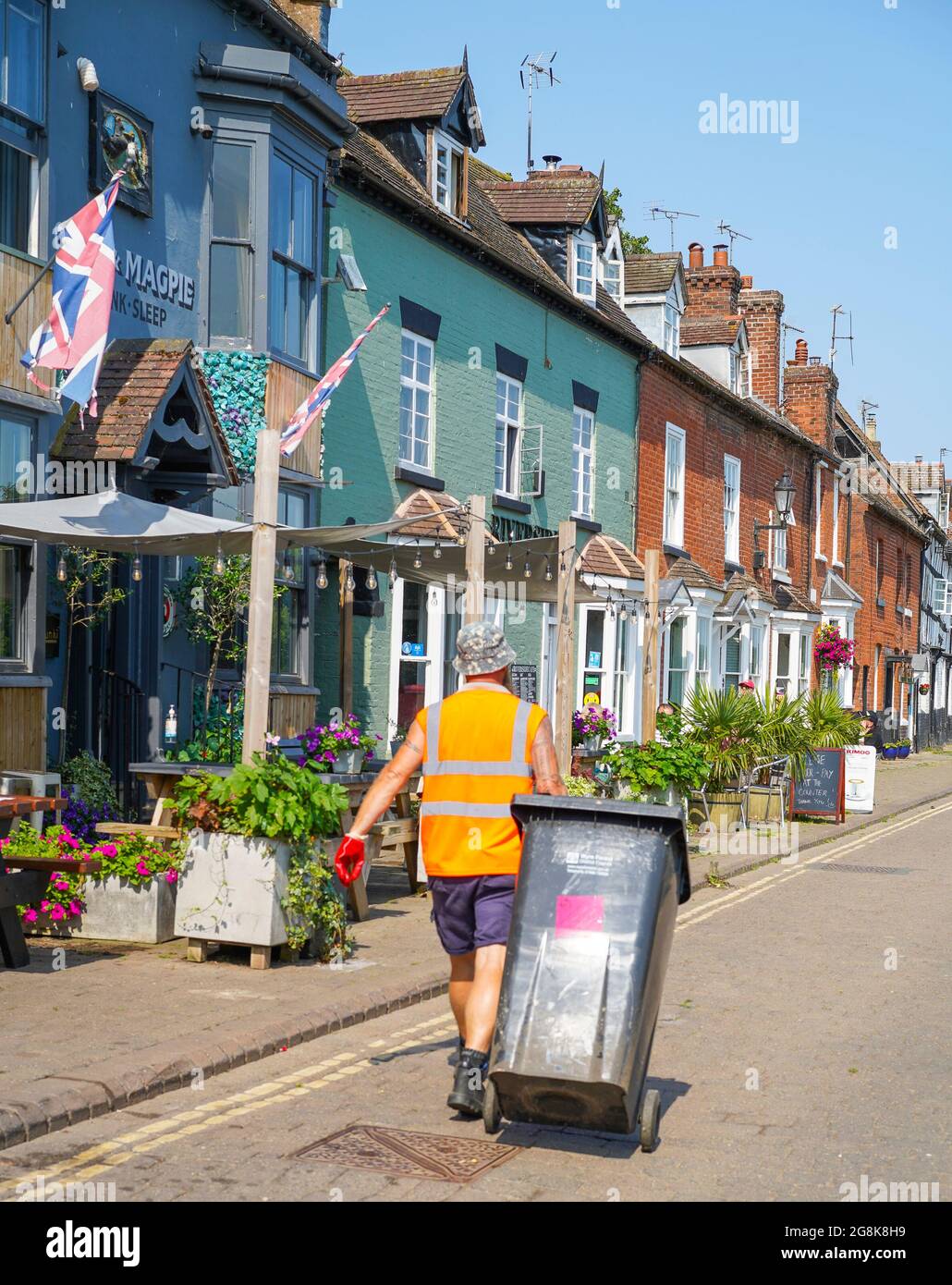 Dustbin wagon hi-res stock photography and images - Alamy