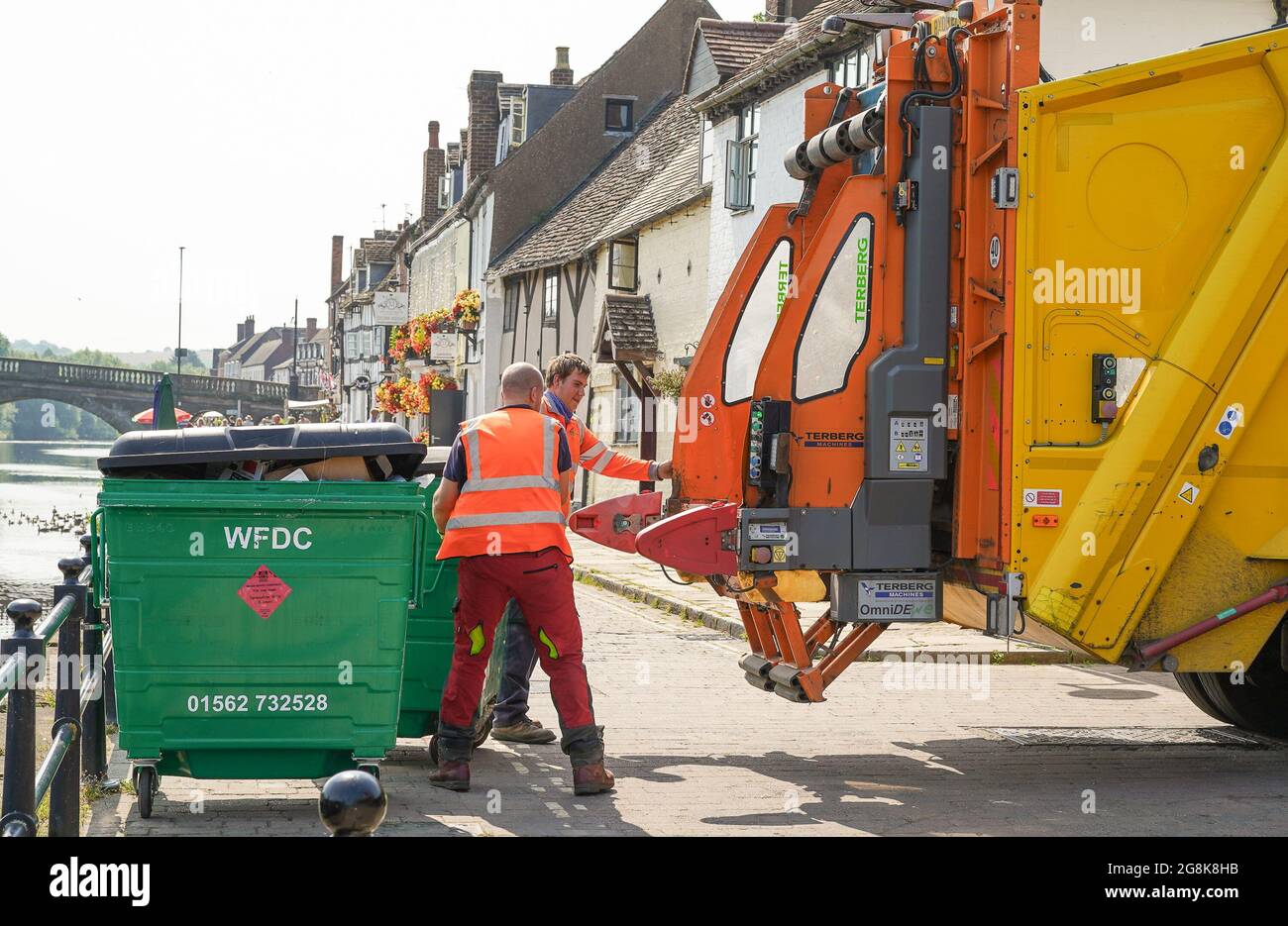 Dustbin wagon hi-res stock photography and images - Alamy