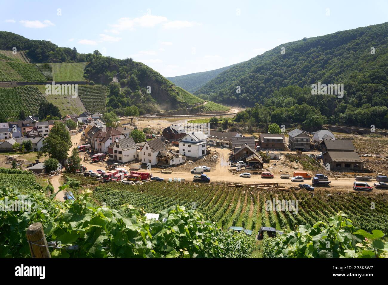 Marienthal, Germany. 21st July, 2021. Rescue workers are in action ...