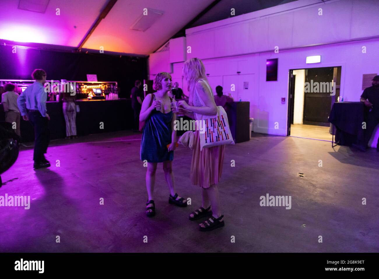 London nightclub queue hi-res stock photography and images - Alamy