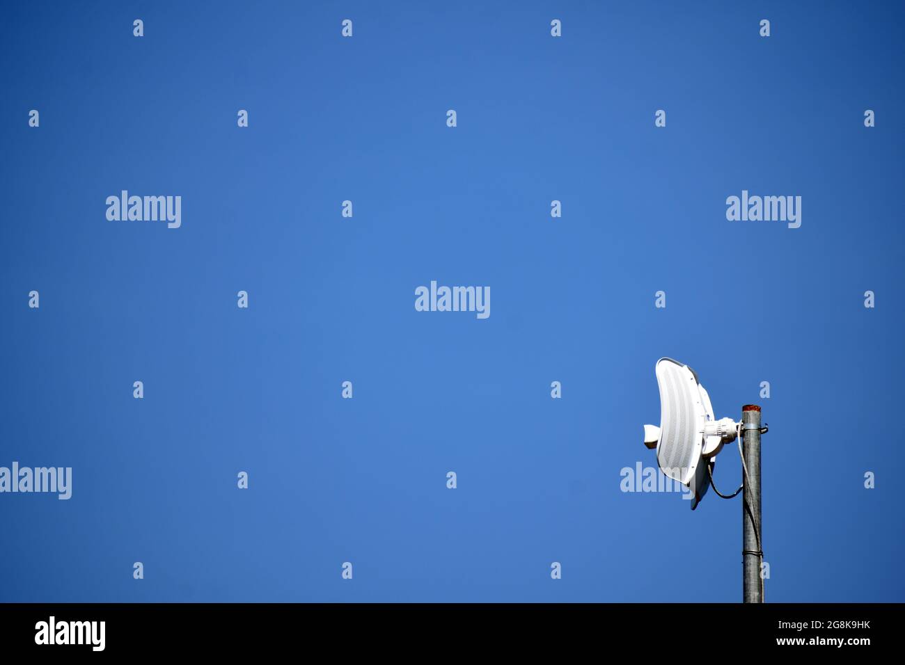 Grid antenna hi-res stock photography and images - Alamy