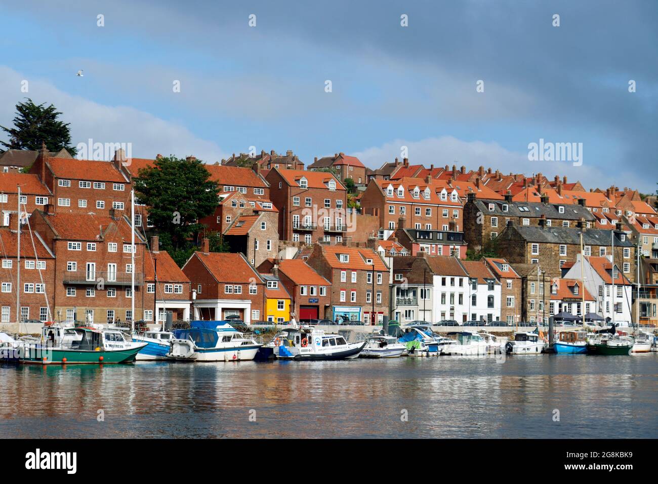 Sunny whitby hi-res stock photography and images - Alamy