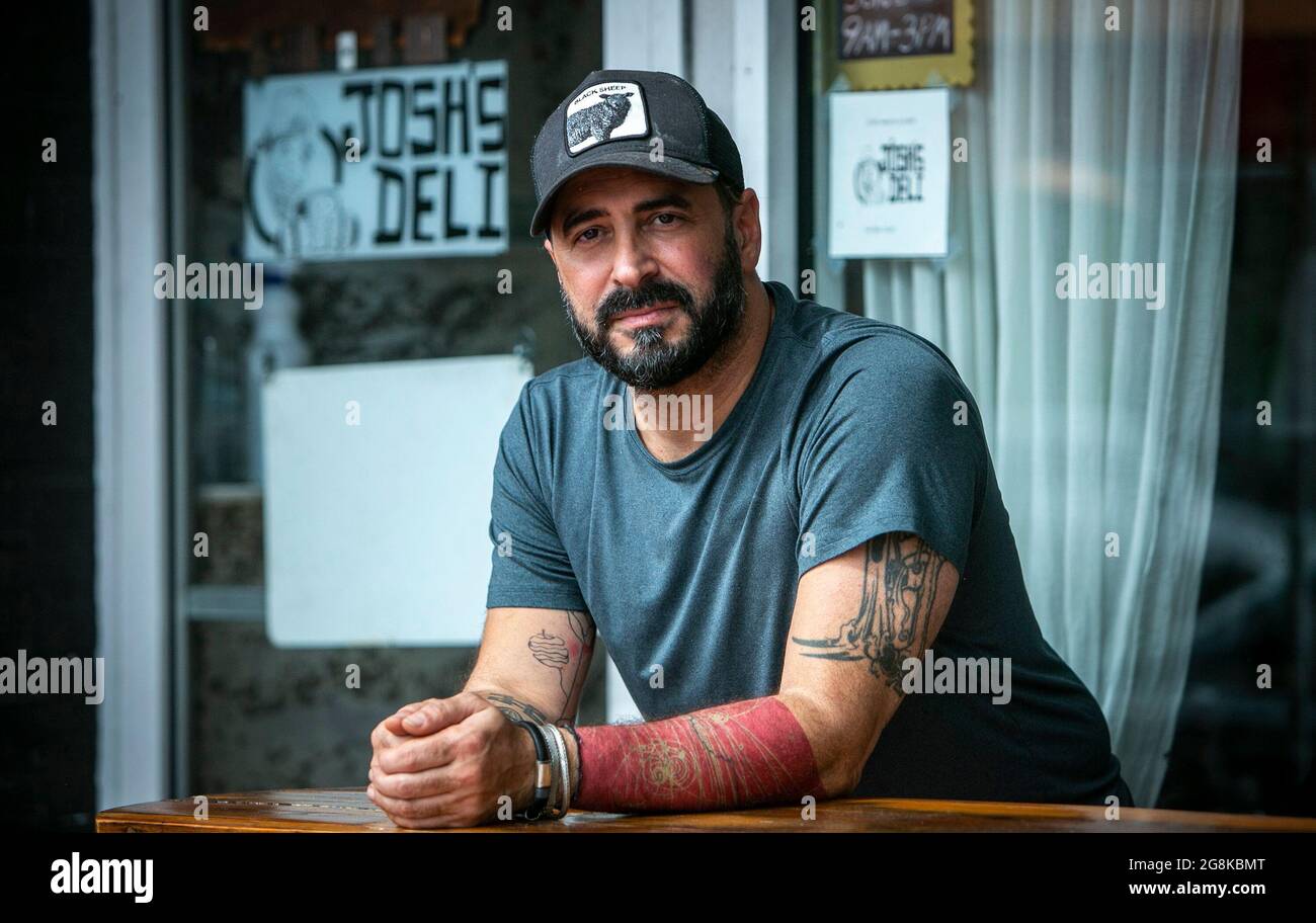 Nuevo deli hi-res stock photography and images - Alamy