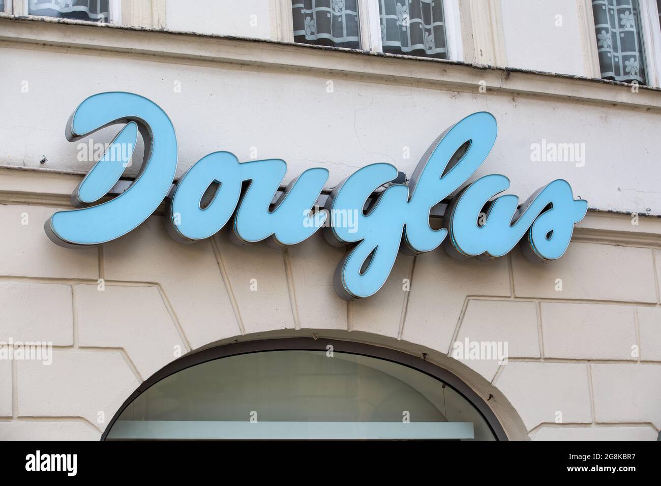 Bamberg, Deutschland. 11th Feb, 2019. Logo und Schriftzug von Douglas ...