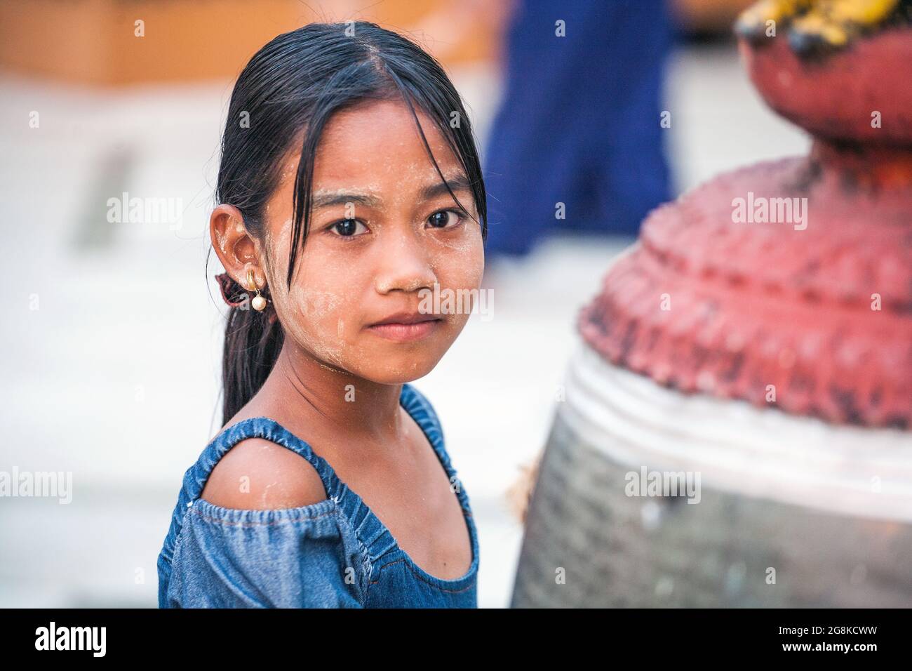 Close up portrait of pretty young Burmese girl posing for photo ...