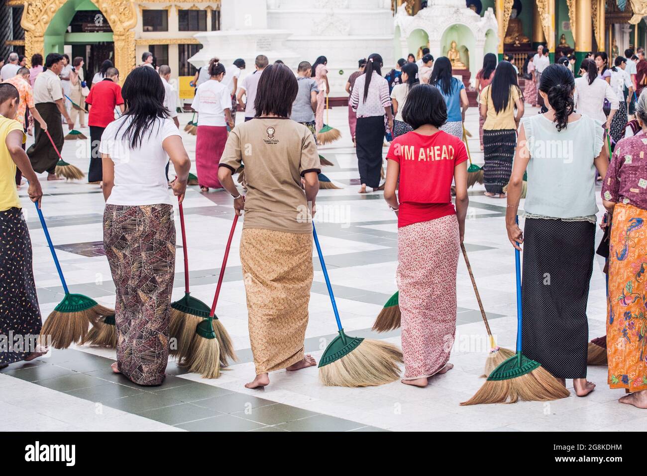 Spiritual Meaning Of Sweeping With A Broom at Mario Harrell blog