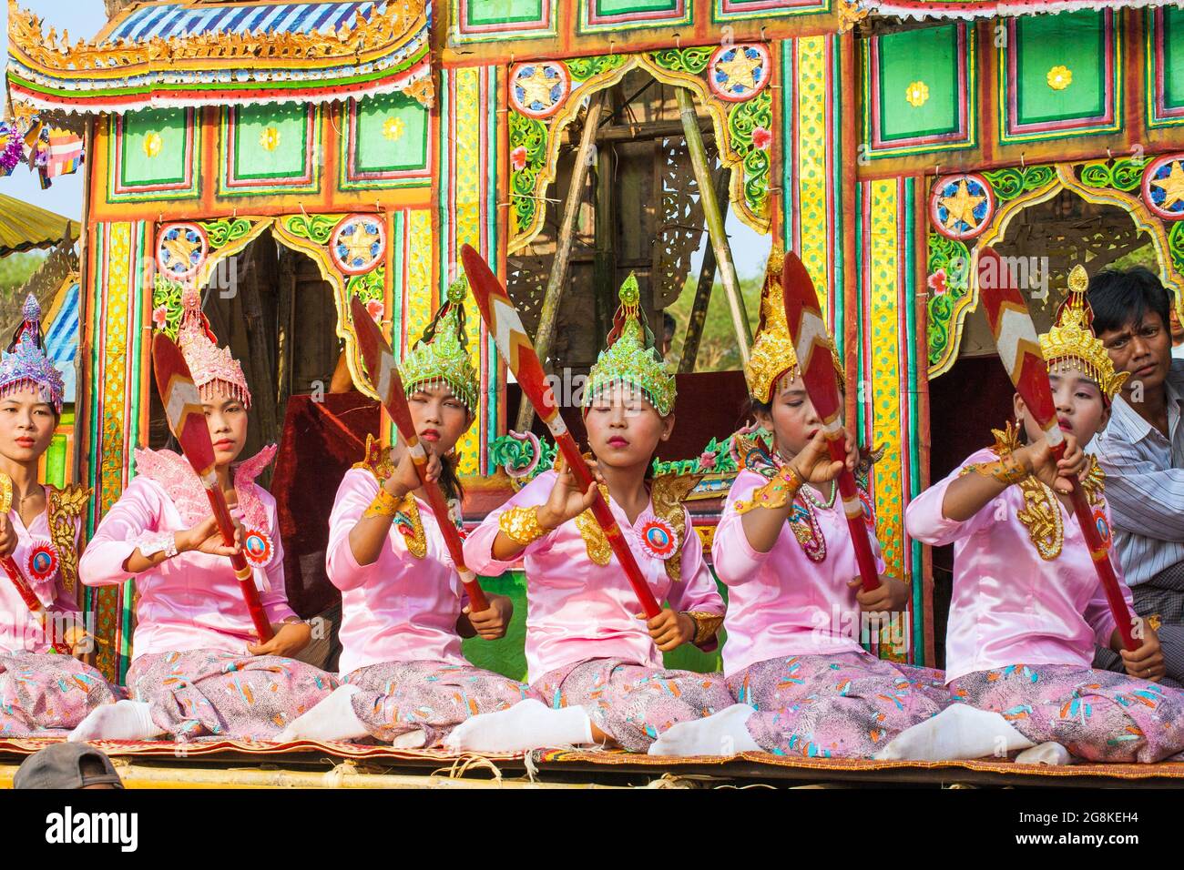 Buddhist funeral myanmar hi-res stock photography and images - Alamy