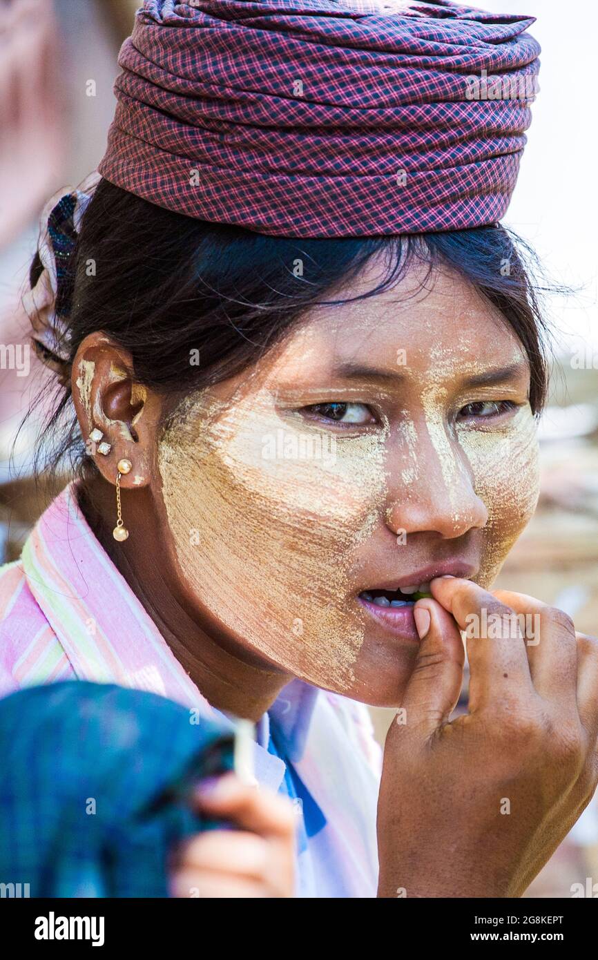 Myanmar Girl Laughing High Resolution Stock Photography and Images - Alamy