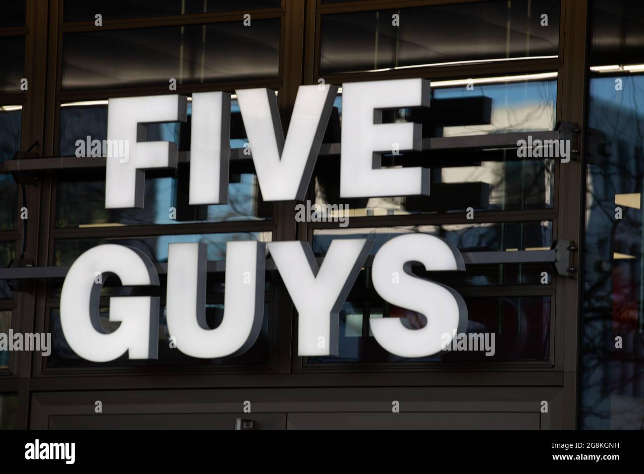 Five guys deutschland hi-res stock photography and images - Alamy