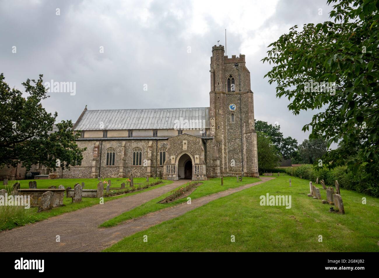 Brick and flint church hi-res stock photography and images - Alamy