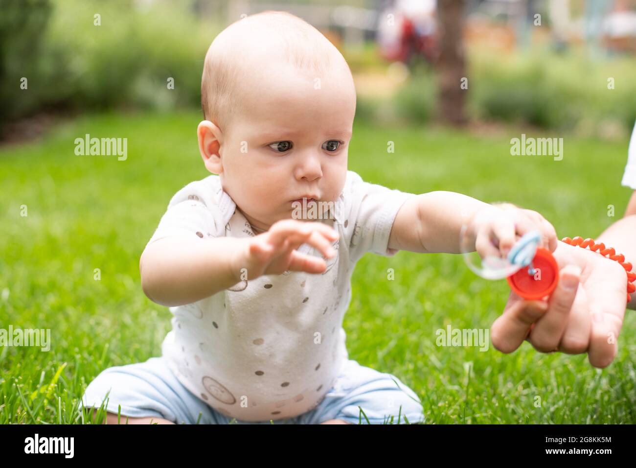 Baby toes on the grass hi-res stock photography and images - Alamy