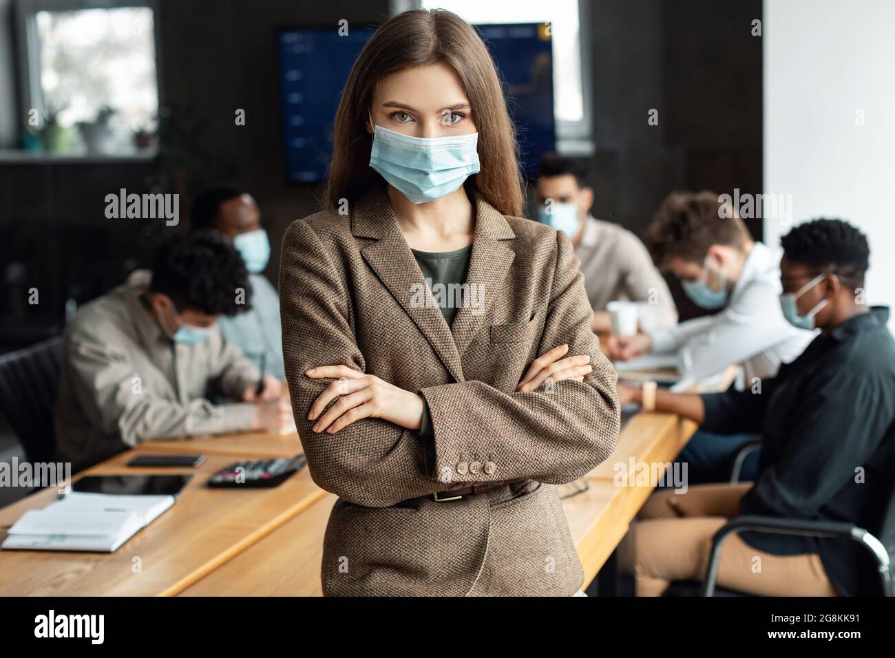 African american businesswoman face mask hi-res stock photography and ...