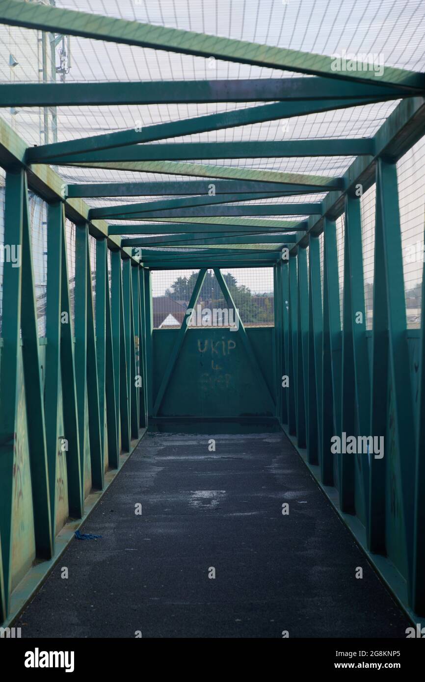 Shady alleyway hi-res stock photography and images - Alamy