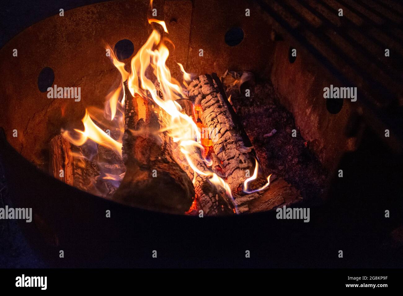 Wood and flames of a campfire Stock Photo - Alamy