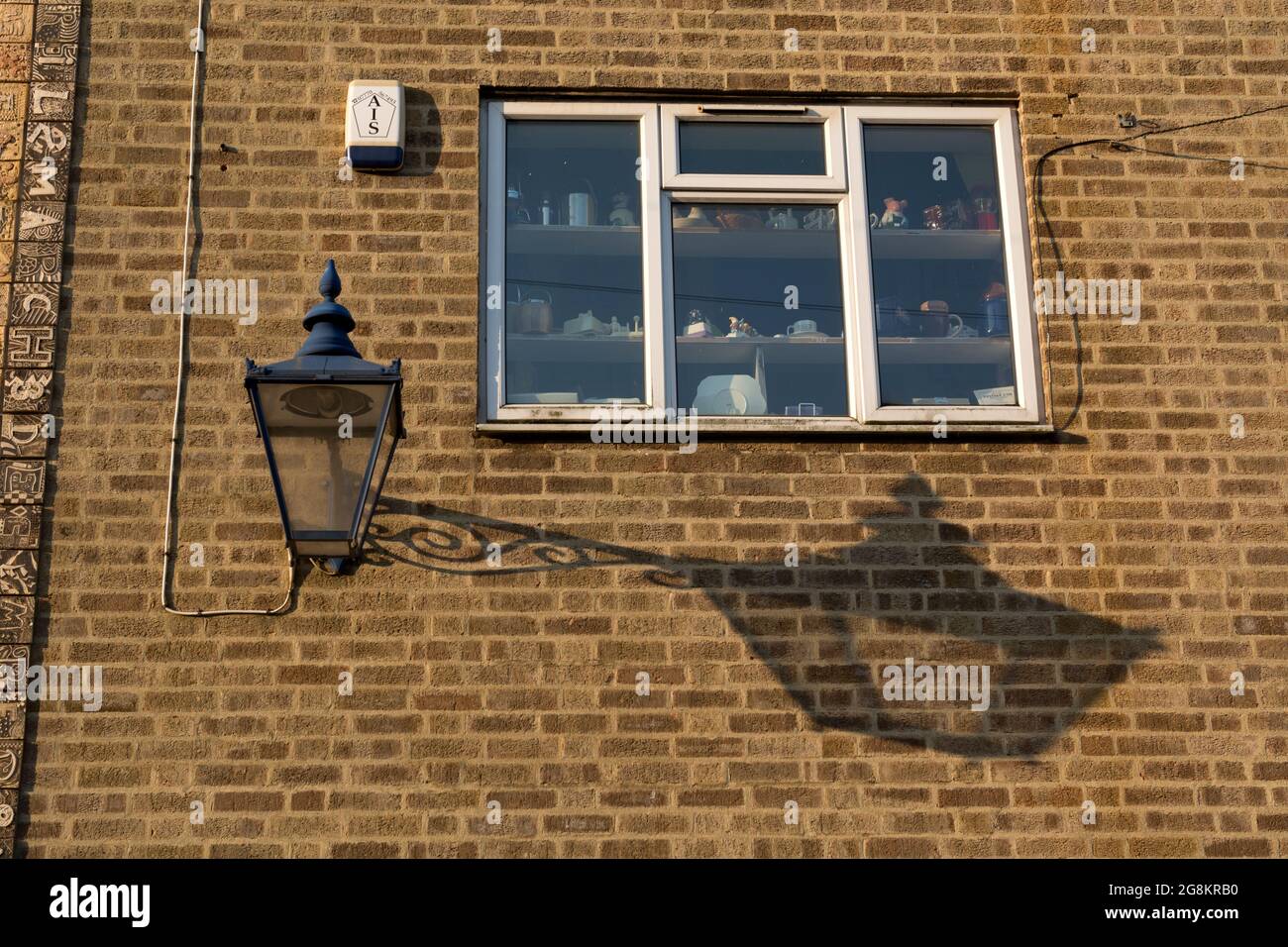 Lamp shadow on wall hi-res stock photography and images - Alamy