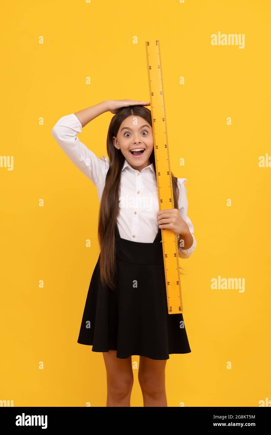 Measuring height child hi-res stock photography and images - Alamy