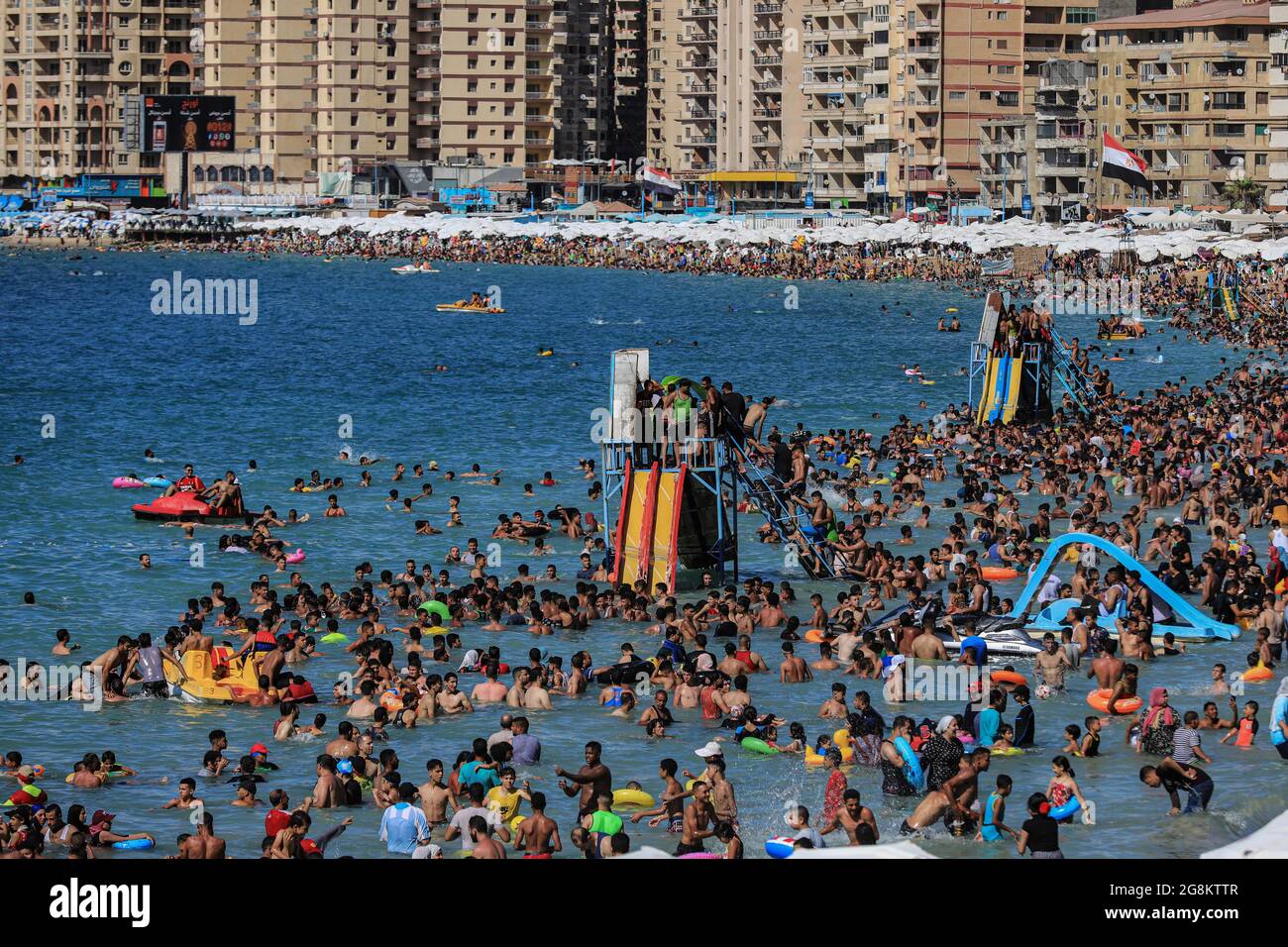 Alexandria, Egypt. 21st July, 2021. Scores of Egyptians gather at ...