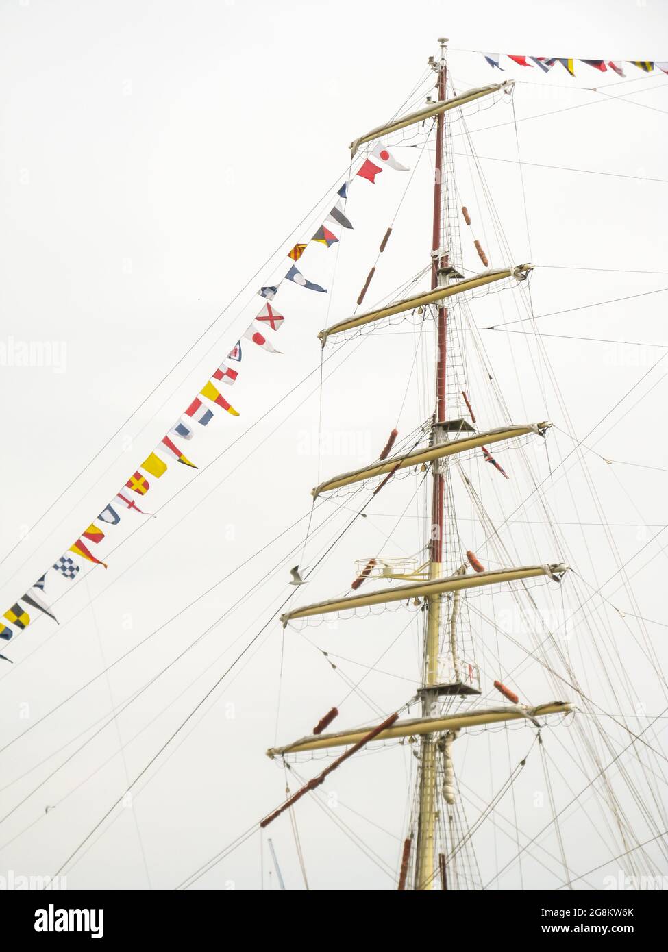 Full rigged ship hi-res stock photography and images - Alamy