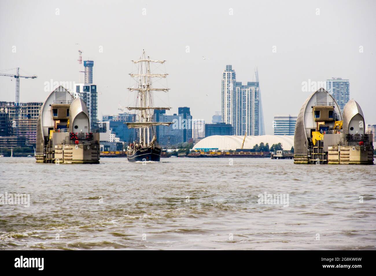 Silver wind at the thames barrier hi-res stock photography and images ...