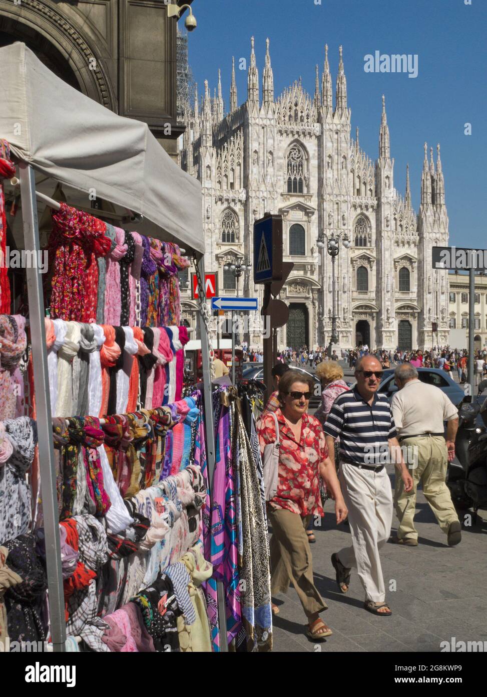 Italy milan street scene hi-res stock photography and images - Alamy
