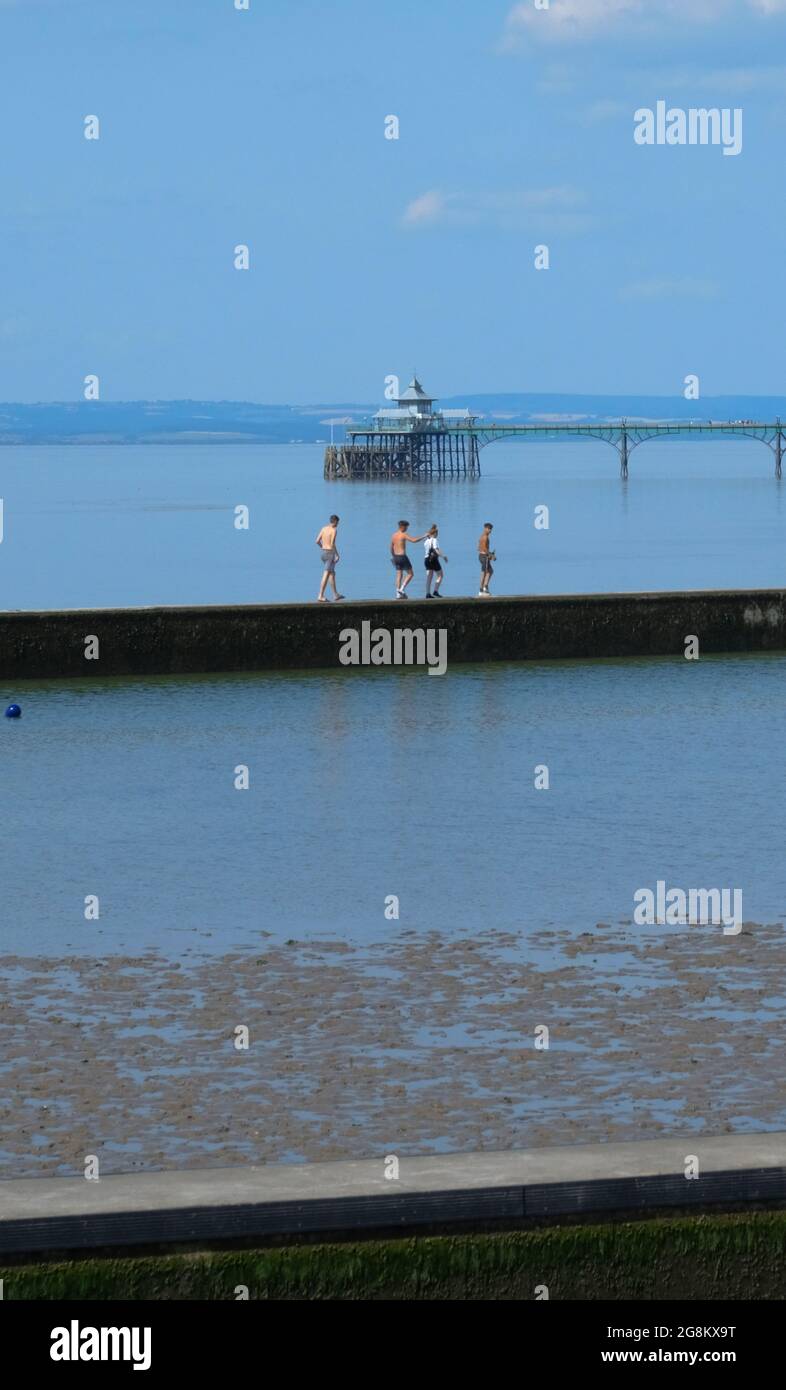 Clevedon marine lake drained hi-res stock photography and images - Alamy