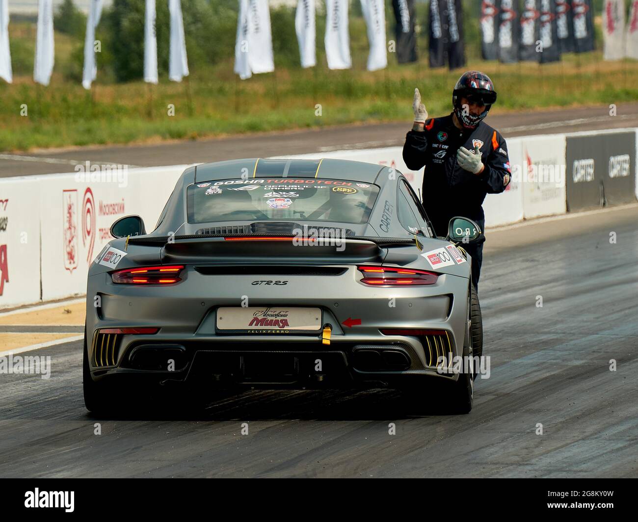 An operator aligns the Porsche GTR RS track at the "Moscow Mile ...