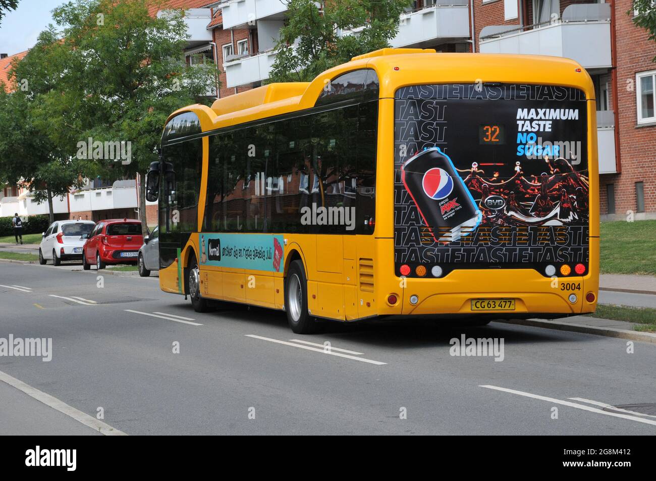 32 nr bus hi-res stock photography and images - Alamy