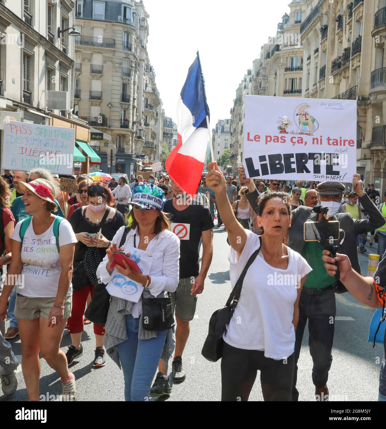 Protesters french demonstration hi-res stock photography and images - Alamy