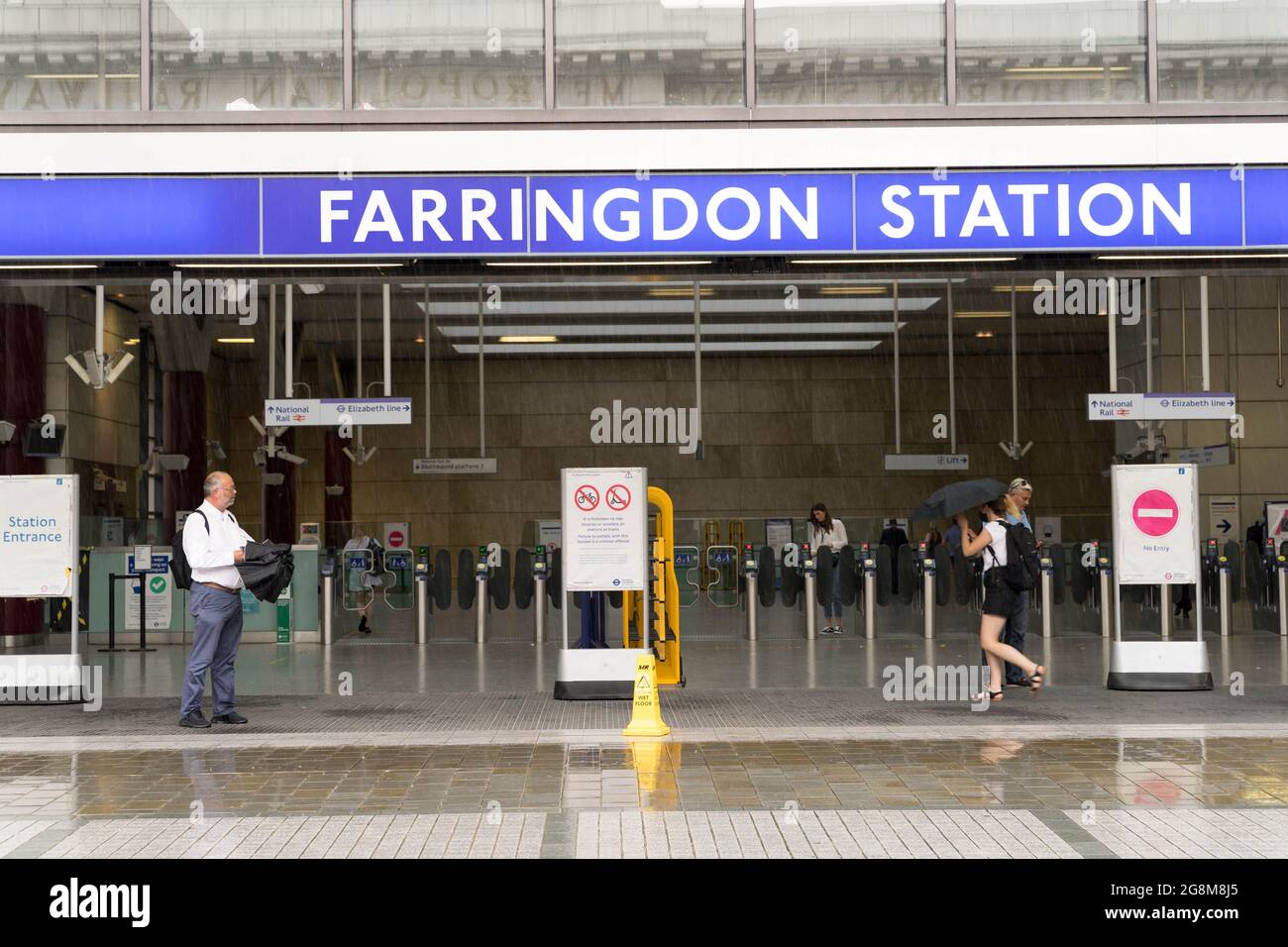 Farringdon station crossrail hi-res stock photography and images - Alamy