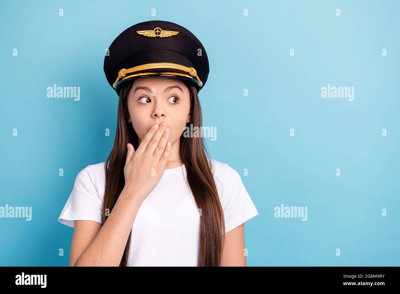 Photo of shocked amazed surprised little girl in pilot cap look ...