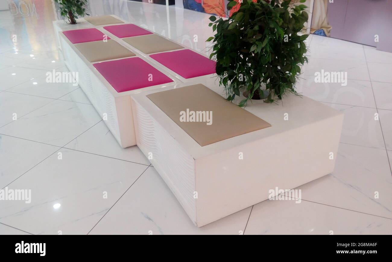 Beautiful seating or sitting arrangement in an shopping mall for ...