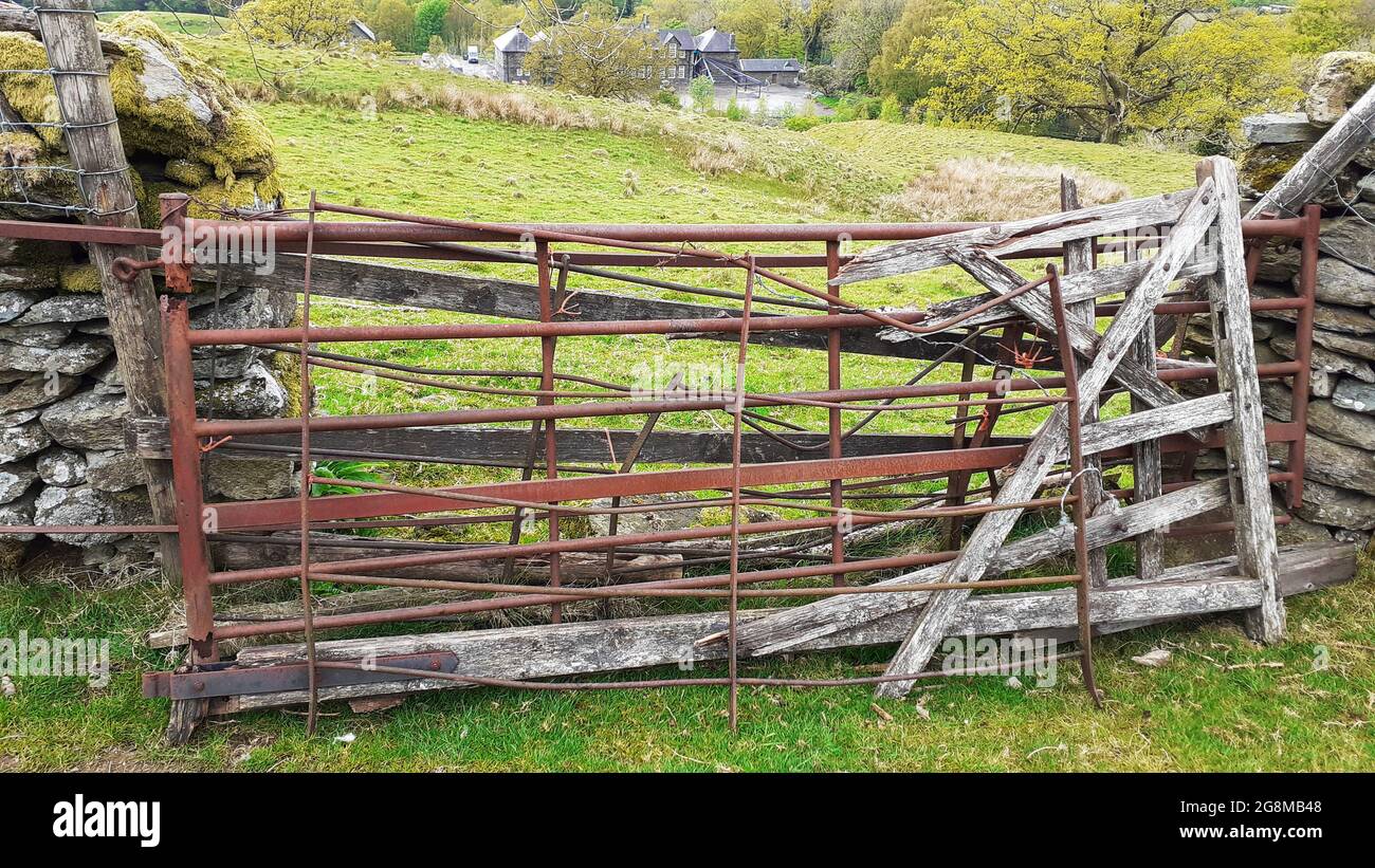 Old derelict farm gate hi-res stock photography and images - Alamy