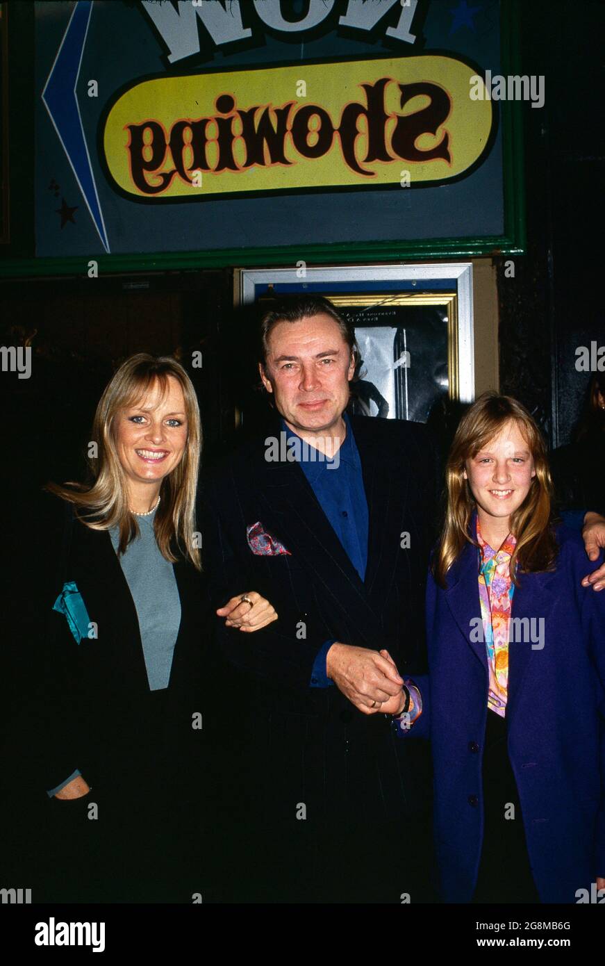 USA. Twiggy, Leigh Lawson and Carly Lawson. Circa late 1980s. Ref ...