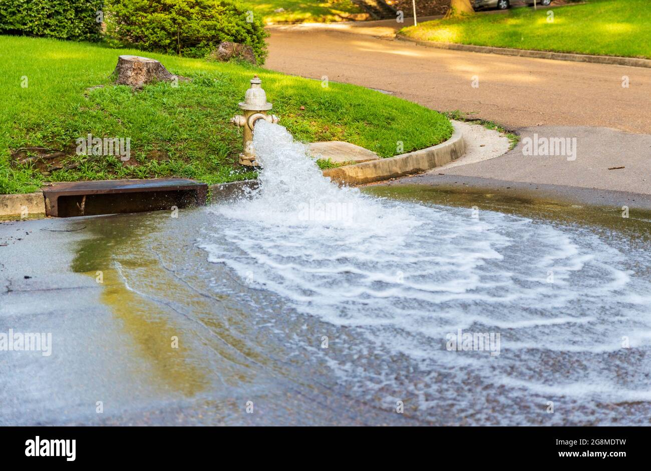 Fire hydrant spray hi-res stock photography and images - Alamy