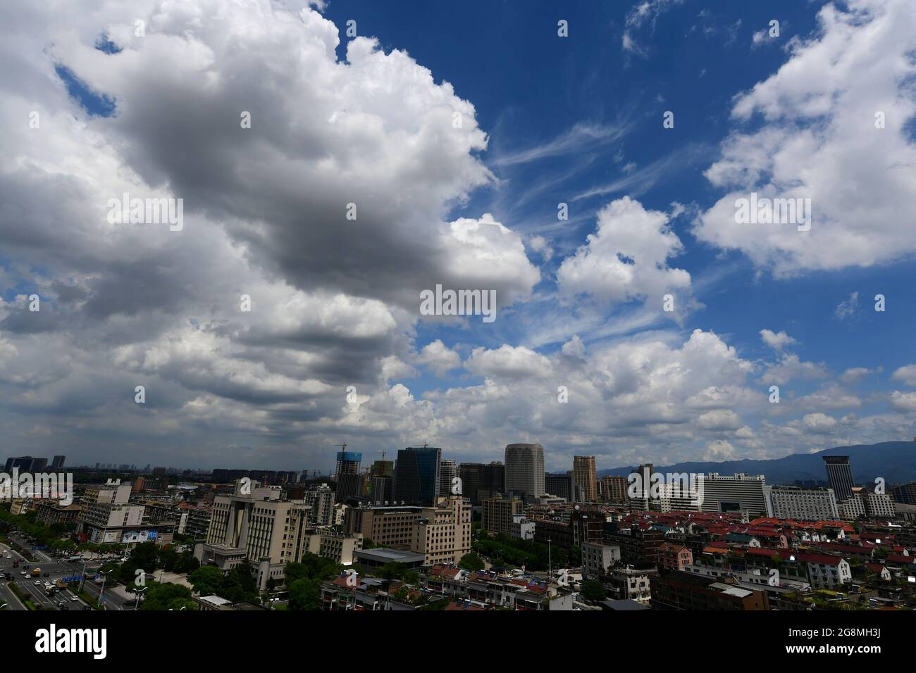 Peripheral impact of the approaching typhoon "fireworks" brought sudden ...