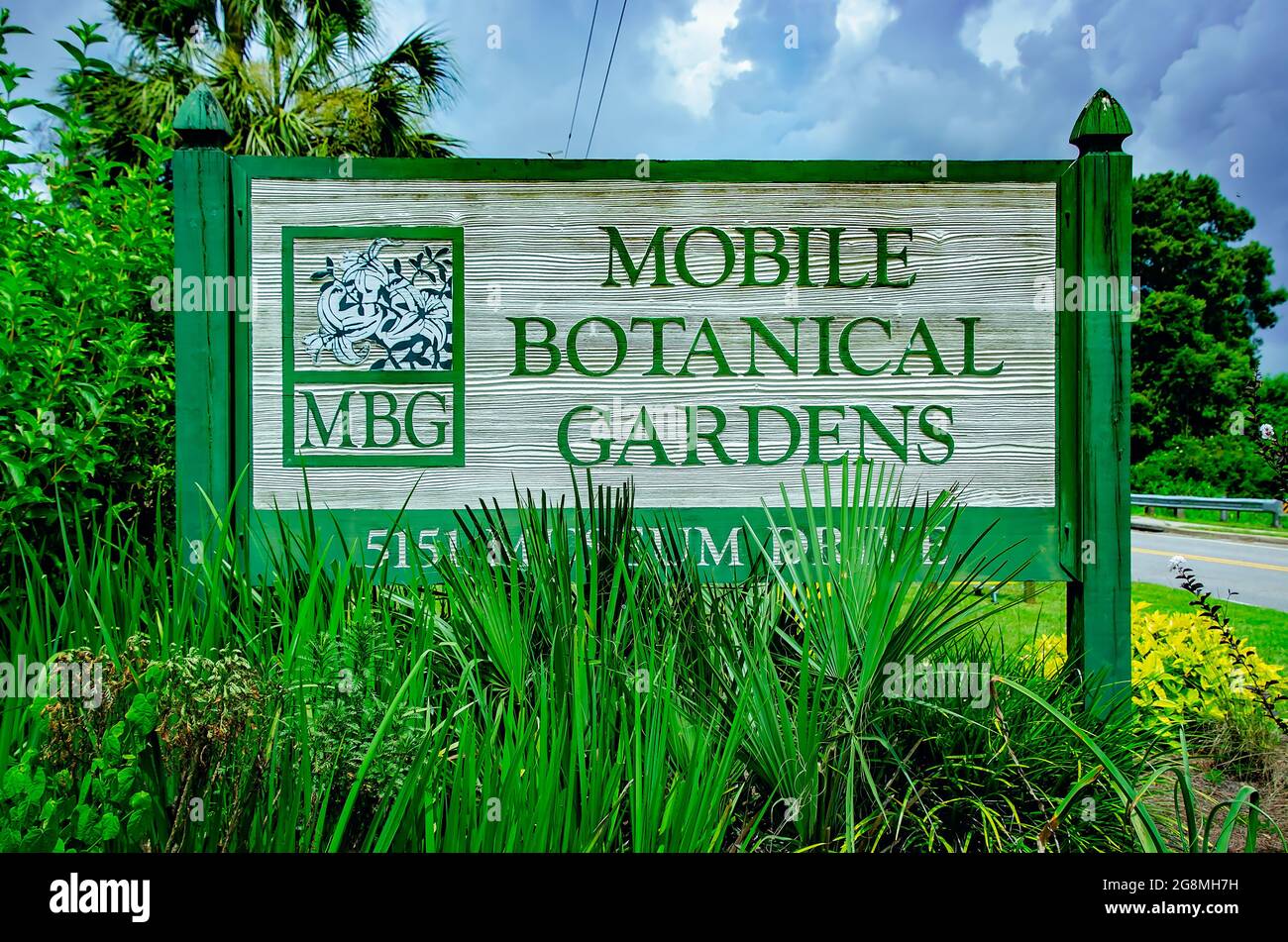 Entrance sign botanical garden hi-res stock photography and images - Alamy