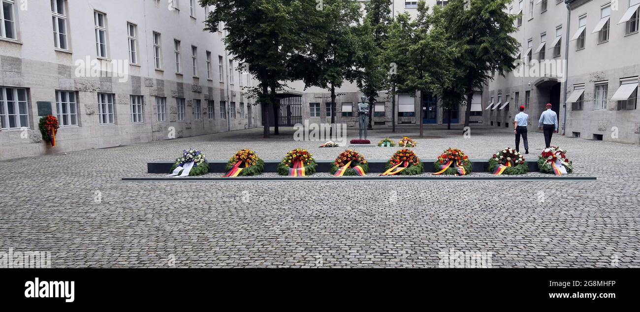 Berlin, Germany. 20th July, 2021. Bundeswehr soldiers walk through the ...