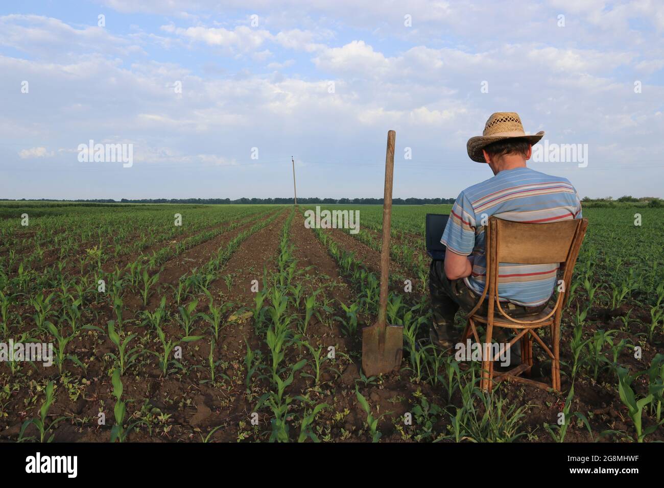 Farmer laptop hi-res stock photography and images - Alamy