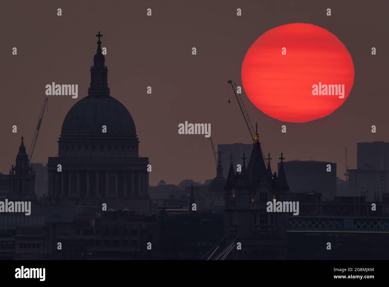 Amber heat weather warning hi-res stock photography and images - Alamy