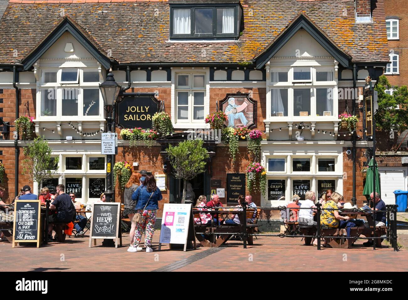 Poole waterfront pub hi-res stock photography and images - Alamy