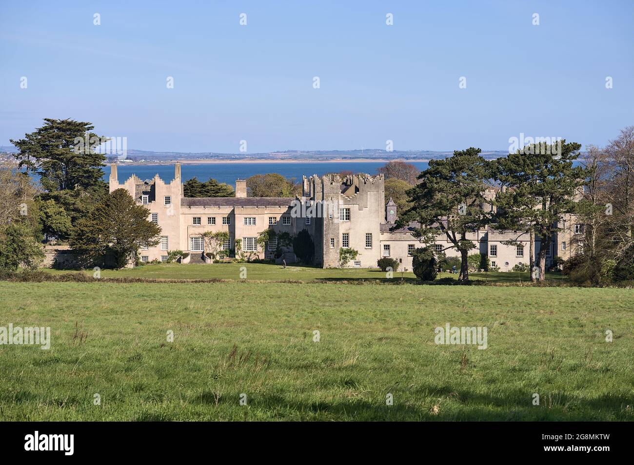 Howth castle hi-res stock photography and images - Alamy