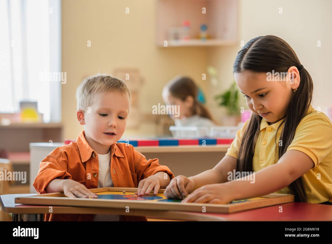 Multiethnic group children world map hi-res stock photography and ... Multiethnic group children world map hi-res stock photography and ...