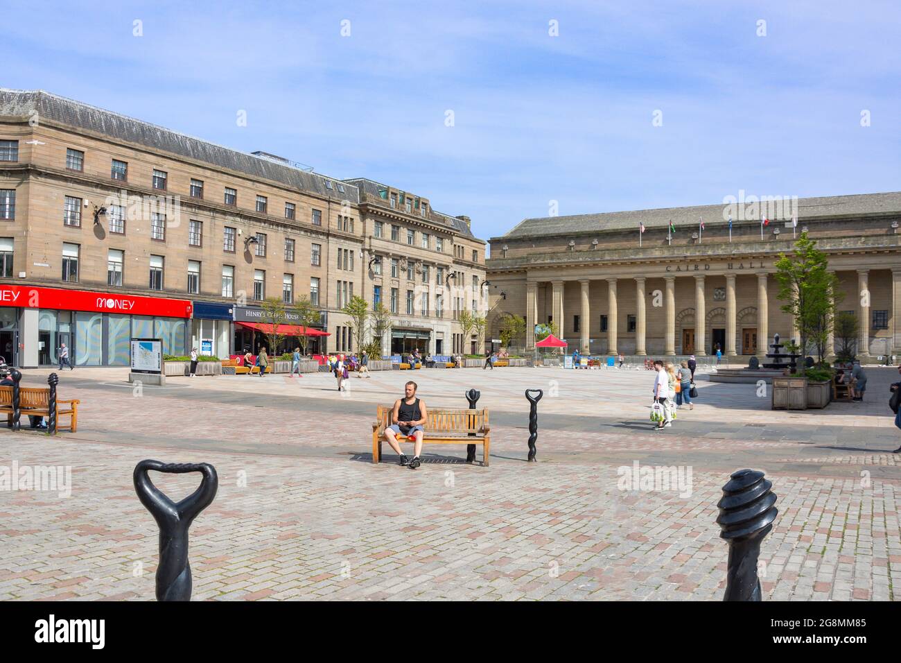 Downtown with city hall hi-res stock photography and images - Alamy