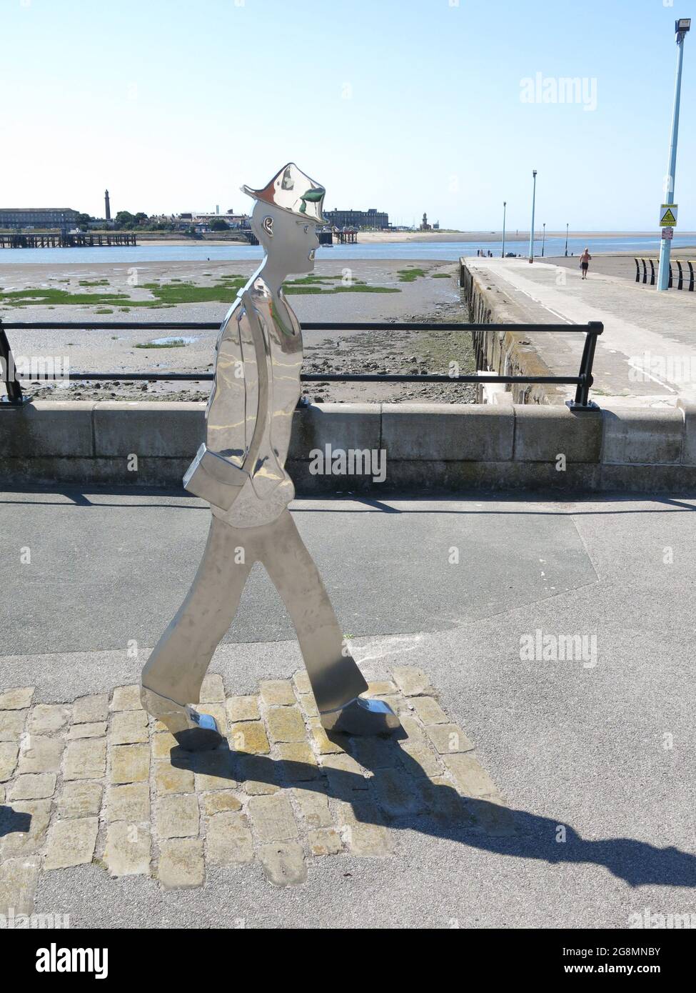 Ls lowry matchstick man statue hi-res stock photography and images - Alamy