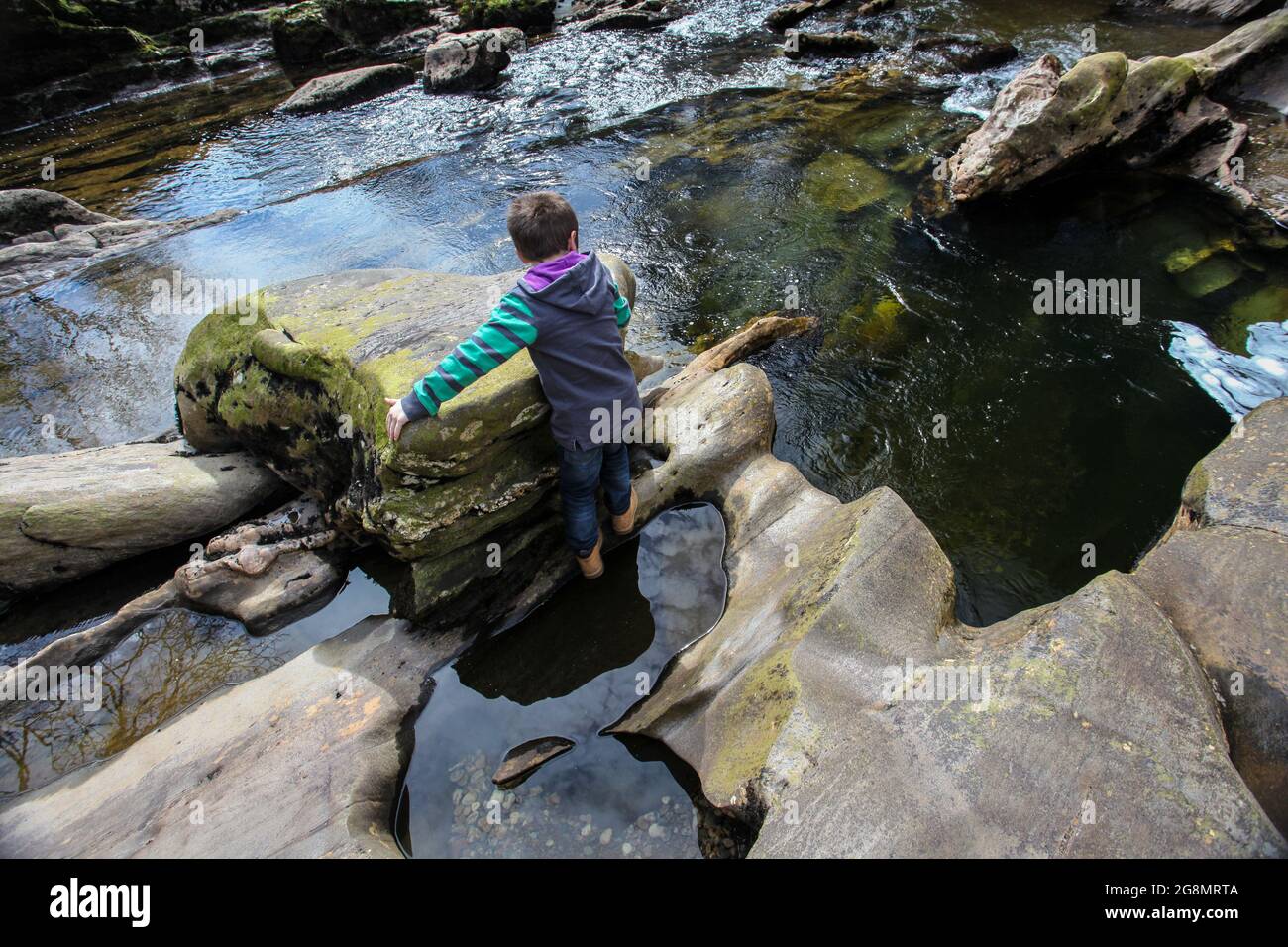 Waterfalls formed on the lip of the basin hi-res stock photography and ...