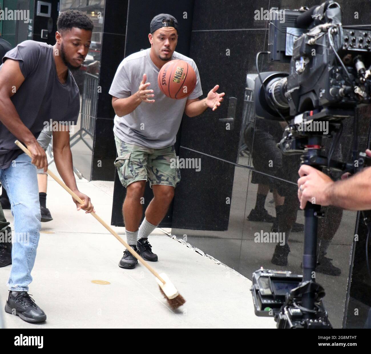 The cast of stomp hi-res stock photography and images - Alamy