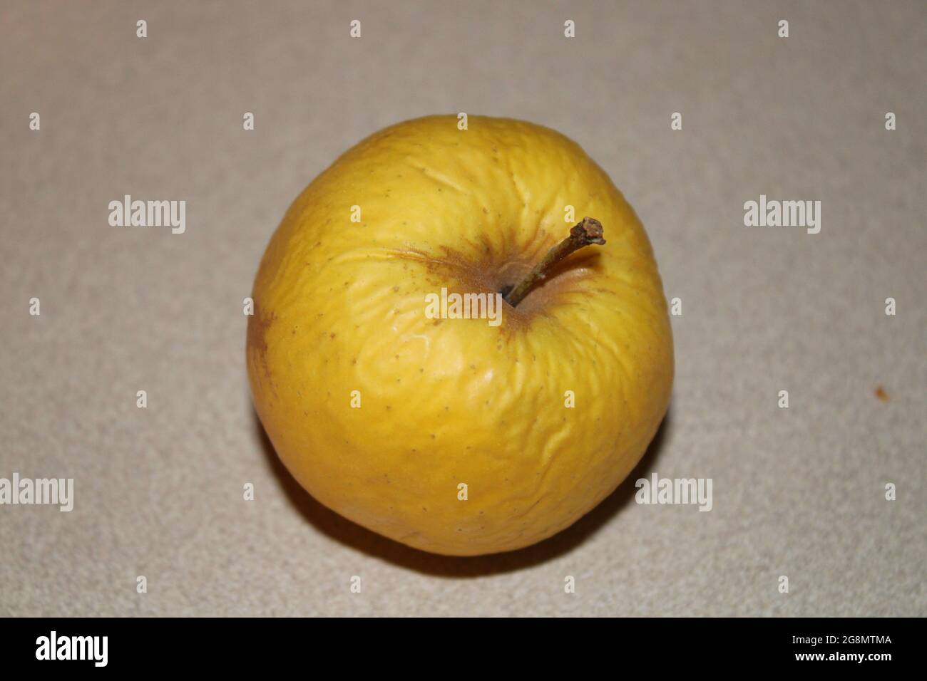 Shriveled apple hi-res stock photography and images - Alamy