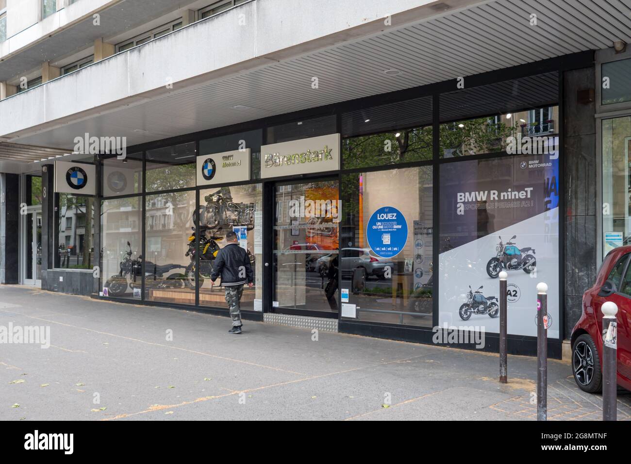 PARIS, FRANCE - Jul 12, 2021: The BMW car shop storefront on a busy ...